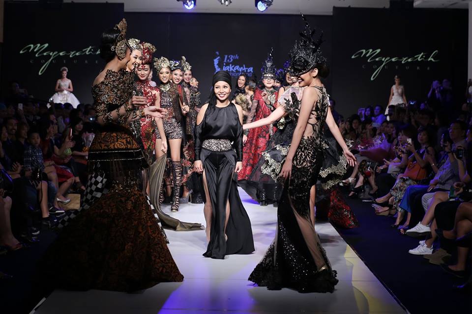 Black Is Gold Dari Mayaratih Couture - Batiklopedia