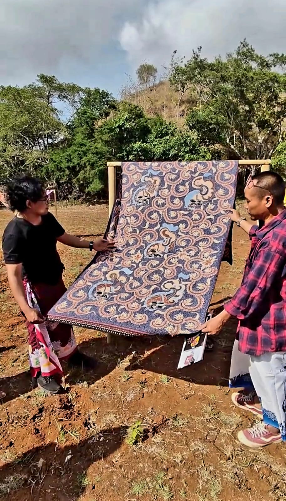 PAMERAN HARI BATIK DI ALAM BEBAS - Batiklopedia